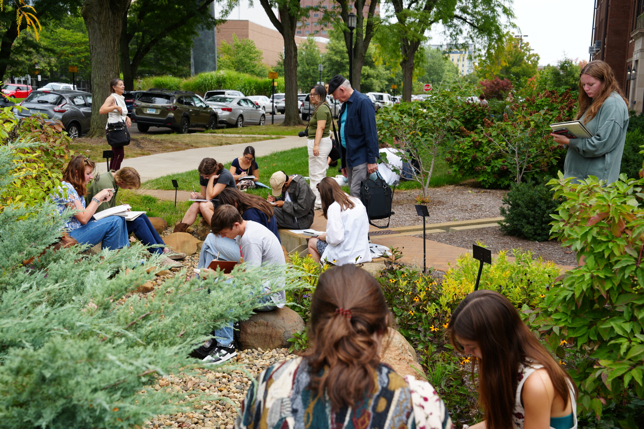 Chip Sullivan and Elizabeth Boults Lead Sketch Tour with LA Students ...