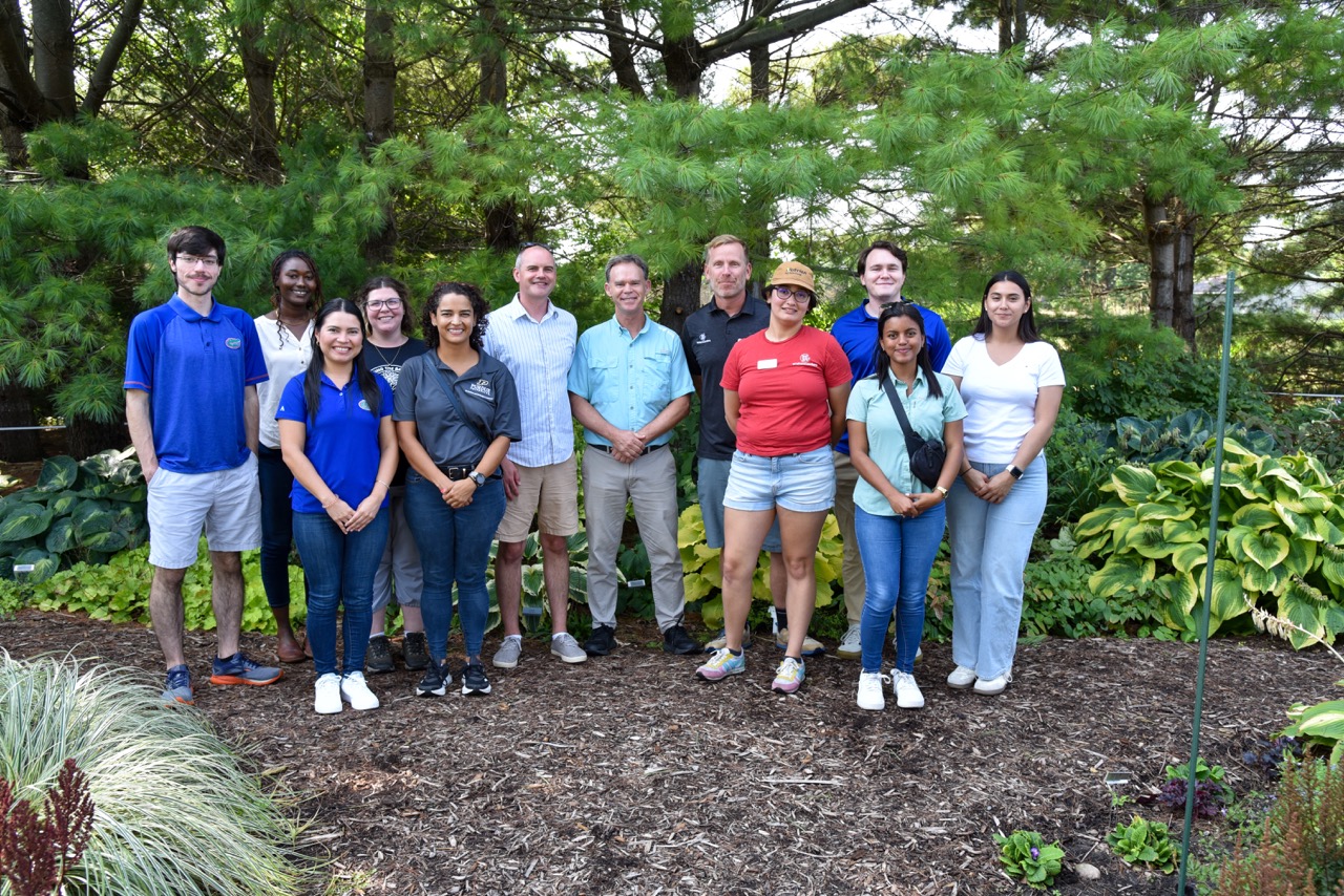 Gomez Lab Visited Henry Mast Greenhouses and Walters Gardens | Purdue ...