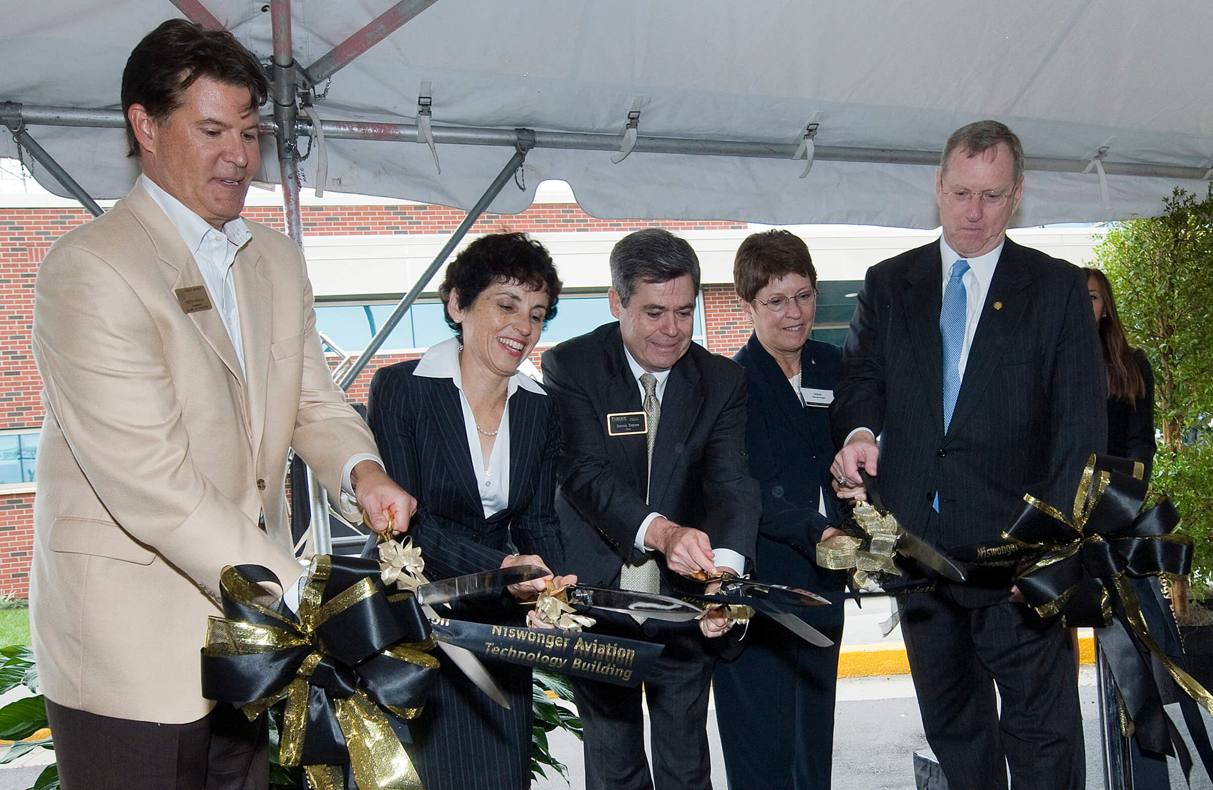Purdue dedicates Niswonger Aviation Technology Building