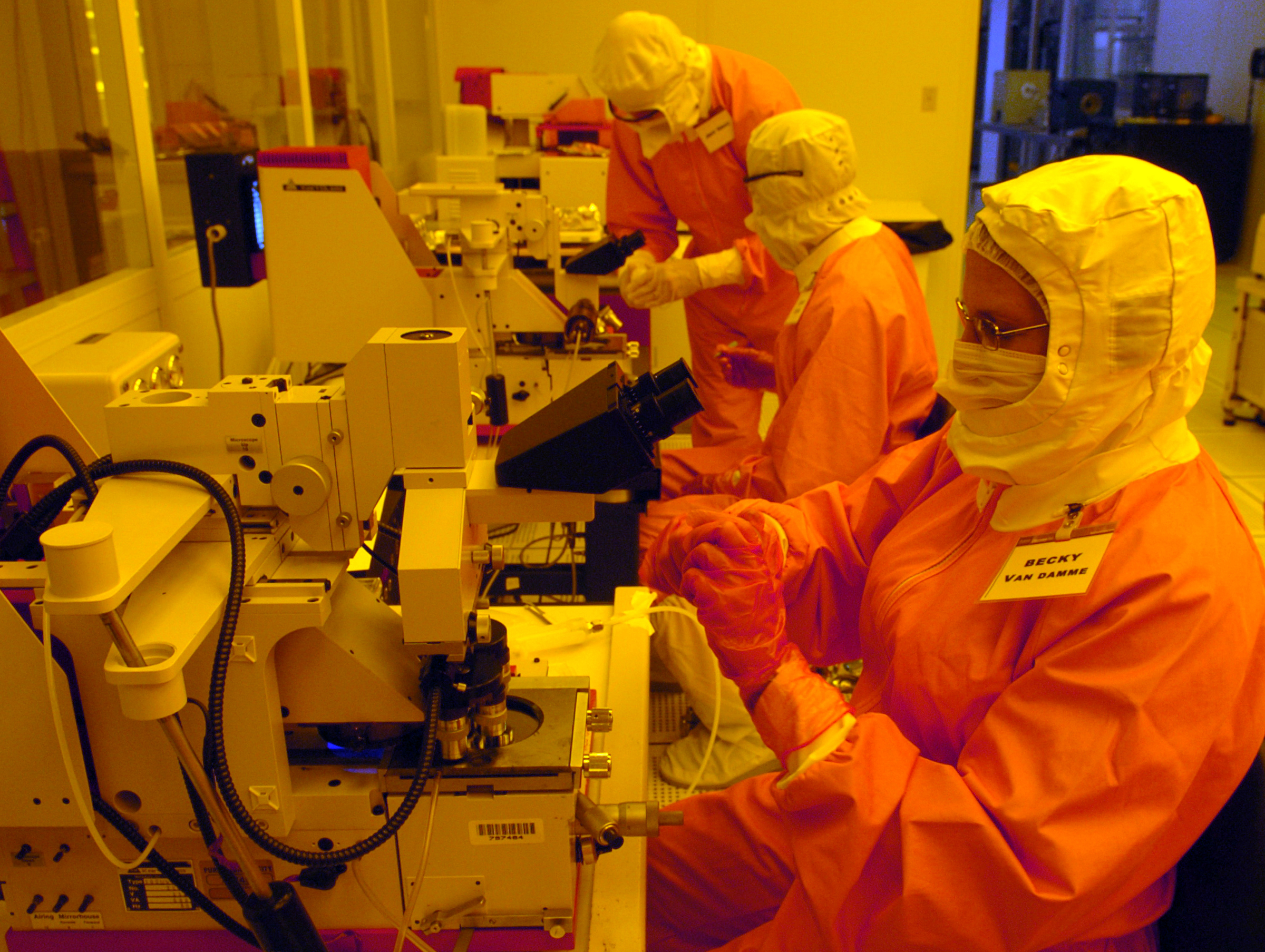 Prep teachers get lessons in nanoscience, cleanroom at Purdue
